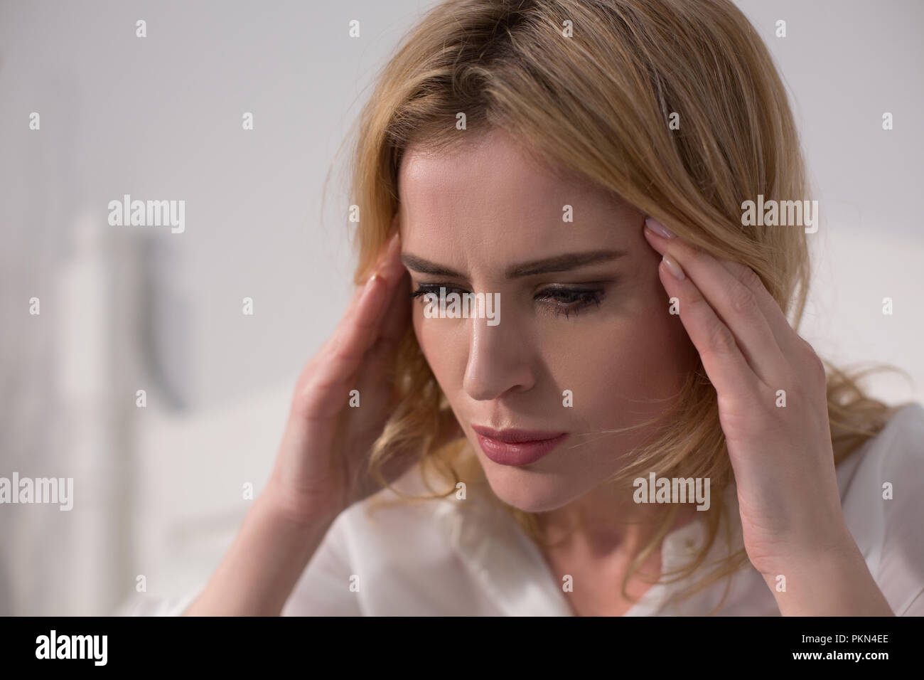 Beautiful young businesswoman hi-res stock photography and images - Alamy