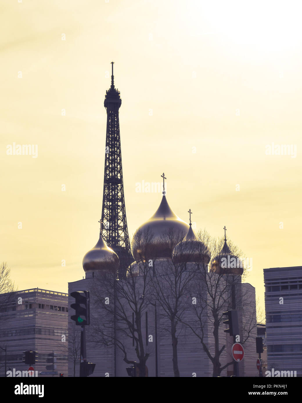 Yellow sky in Paris Stock Photo - Alamy