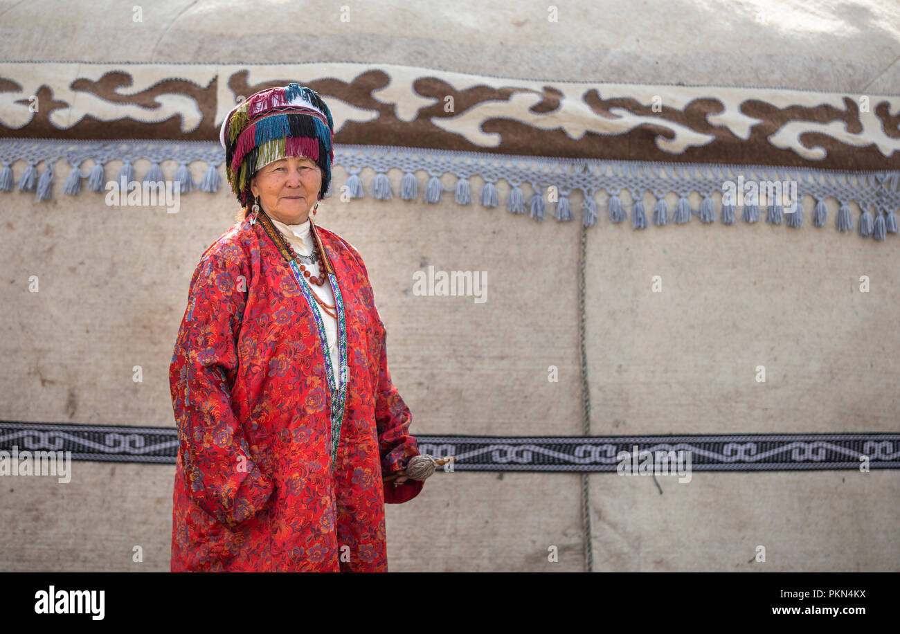 Silver dres hi-res stock photography and images - Alamy