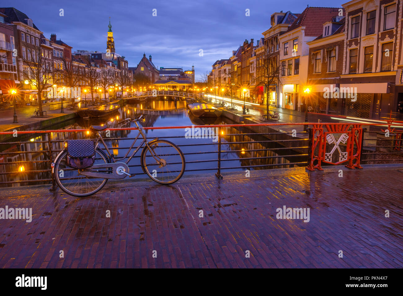 Night view Leiden city center with canal, bridge, bicycles. Street ...
