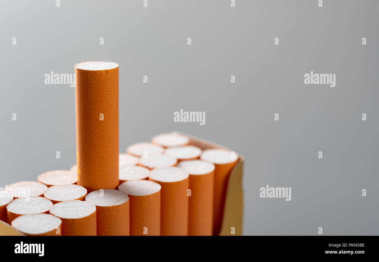 White full pack cigarettes hi-res stock photography and images - Alamy