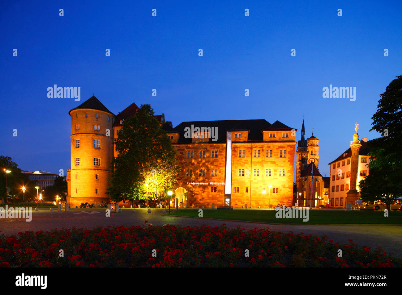 DEU, Deutschland, Stuttgart: Altes Schloss bei abenddämmerung | DEU ...