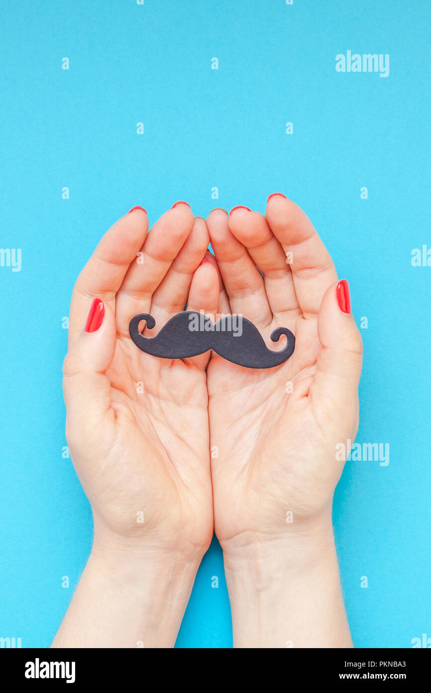 Creative flatlay top view retro black paper photo booth props ...