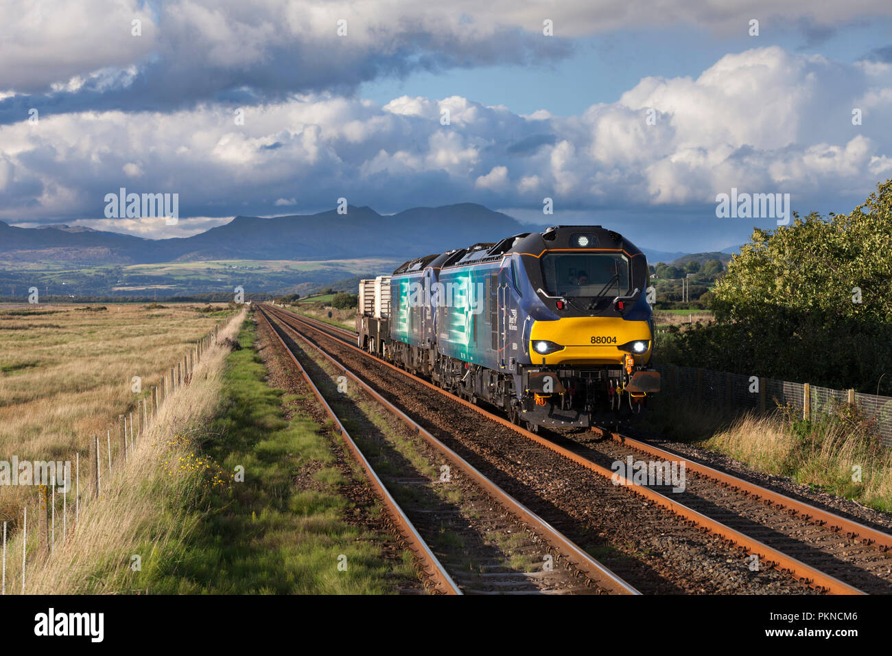Dual mode loco hi-res stock photography and images - Alamy