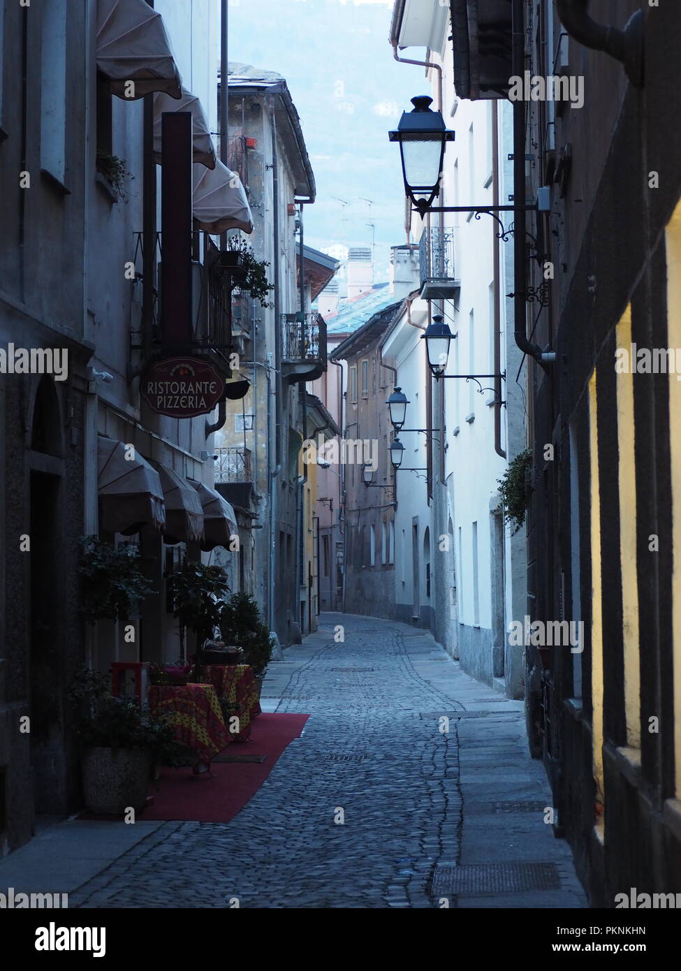 Lovely streets hi-res stock photography and images - Alamy