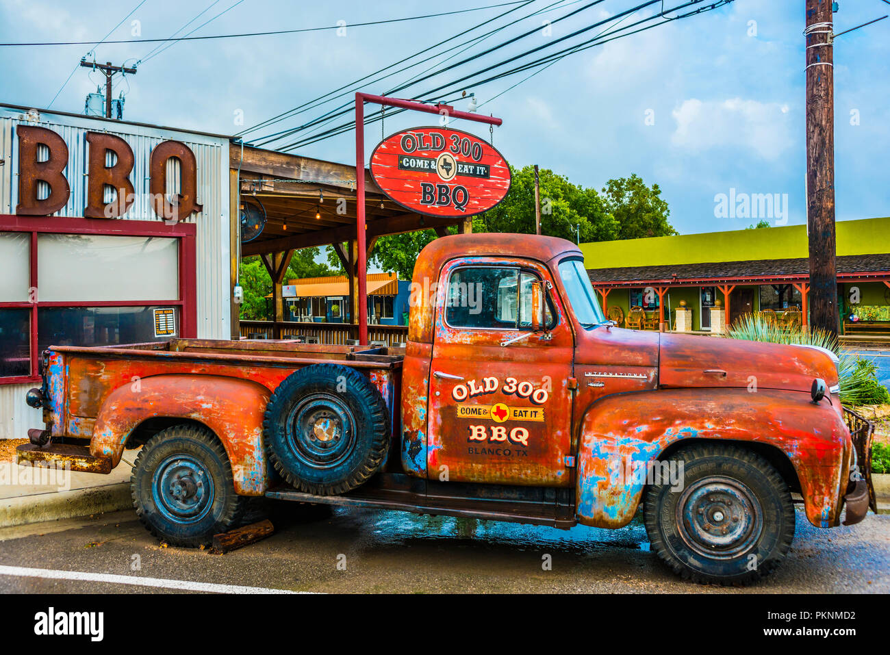 Red international l 120 truck hi-res stock photography and images - Alamy