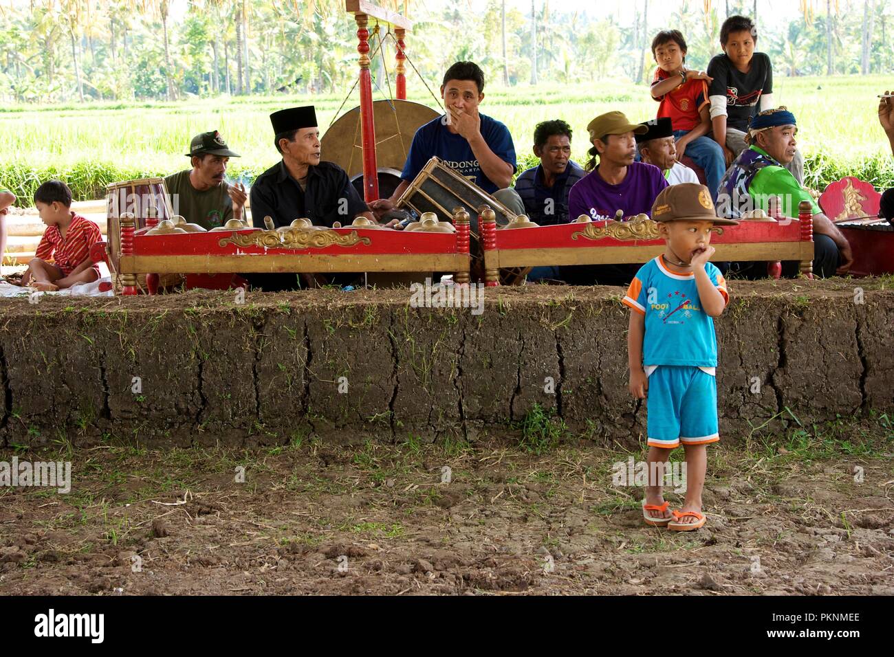 Indonesia bali gamelan traditional indonesian hi-res stock photography ...