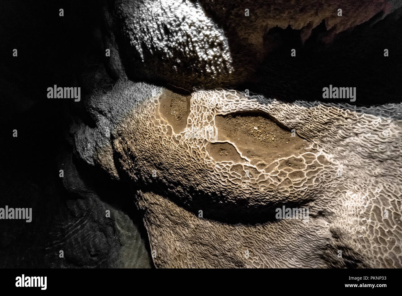 Spar cave isle of skye hi-res stock photography and images - Alamy