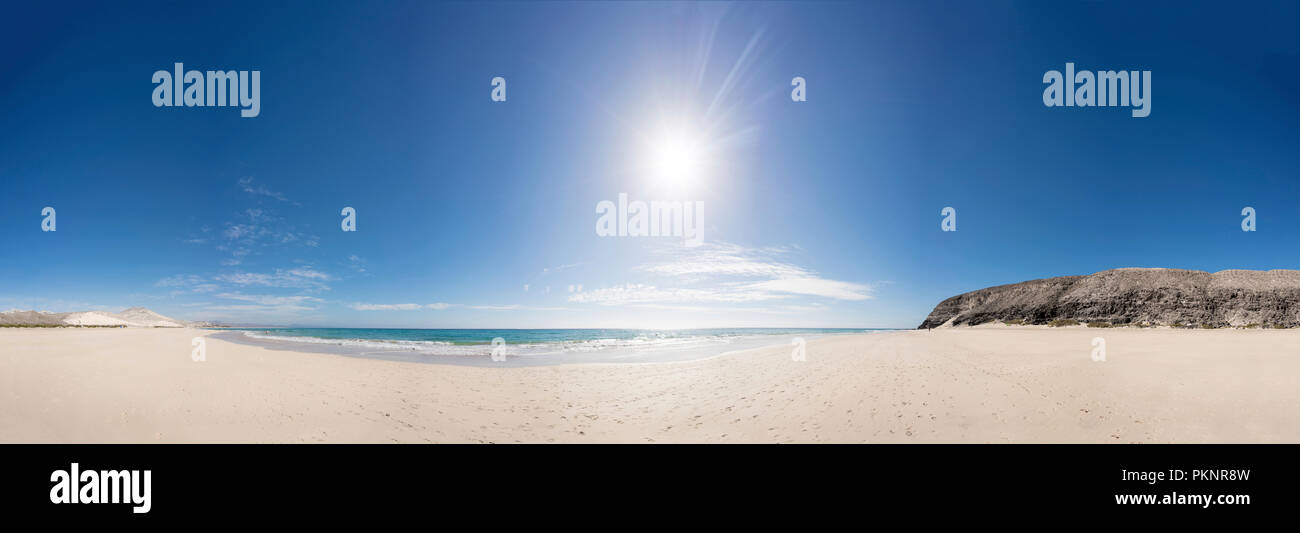 Sunny panorama tranquil shore beach hi-res stock photography and images ...