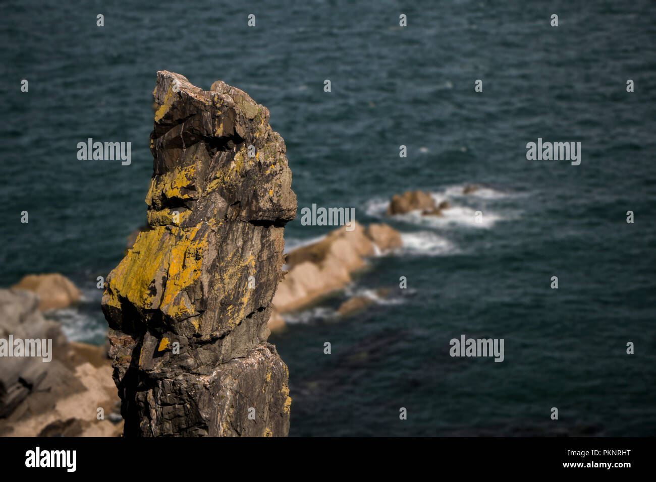 Sea stack and cliff hi-res stock photography and images - Alamy