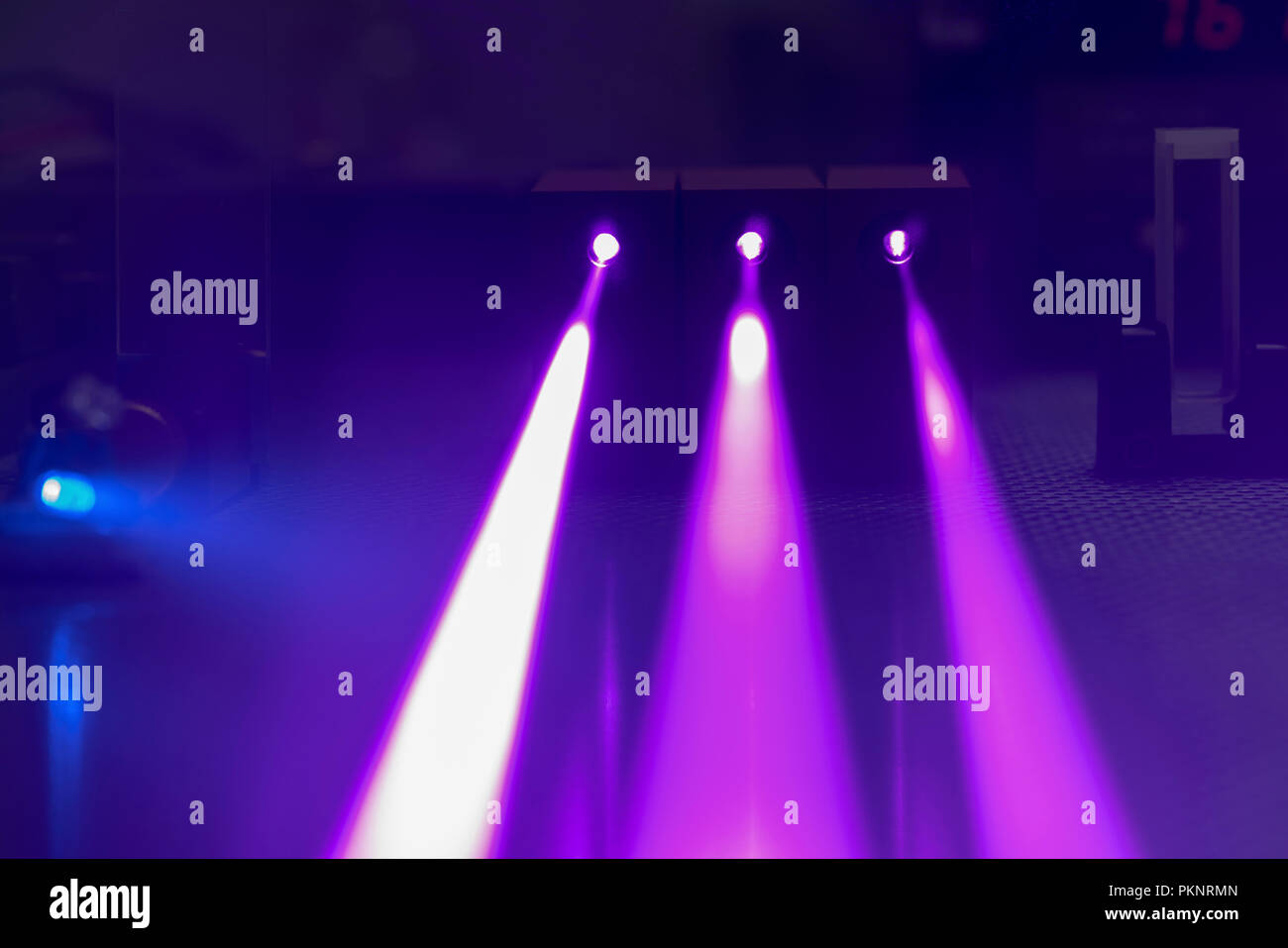 Laser experiment in photonics laboratory Stock Photo - Alamy