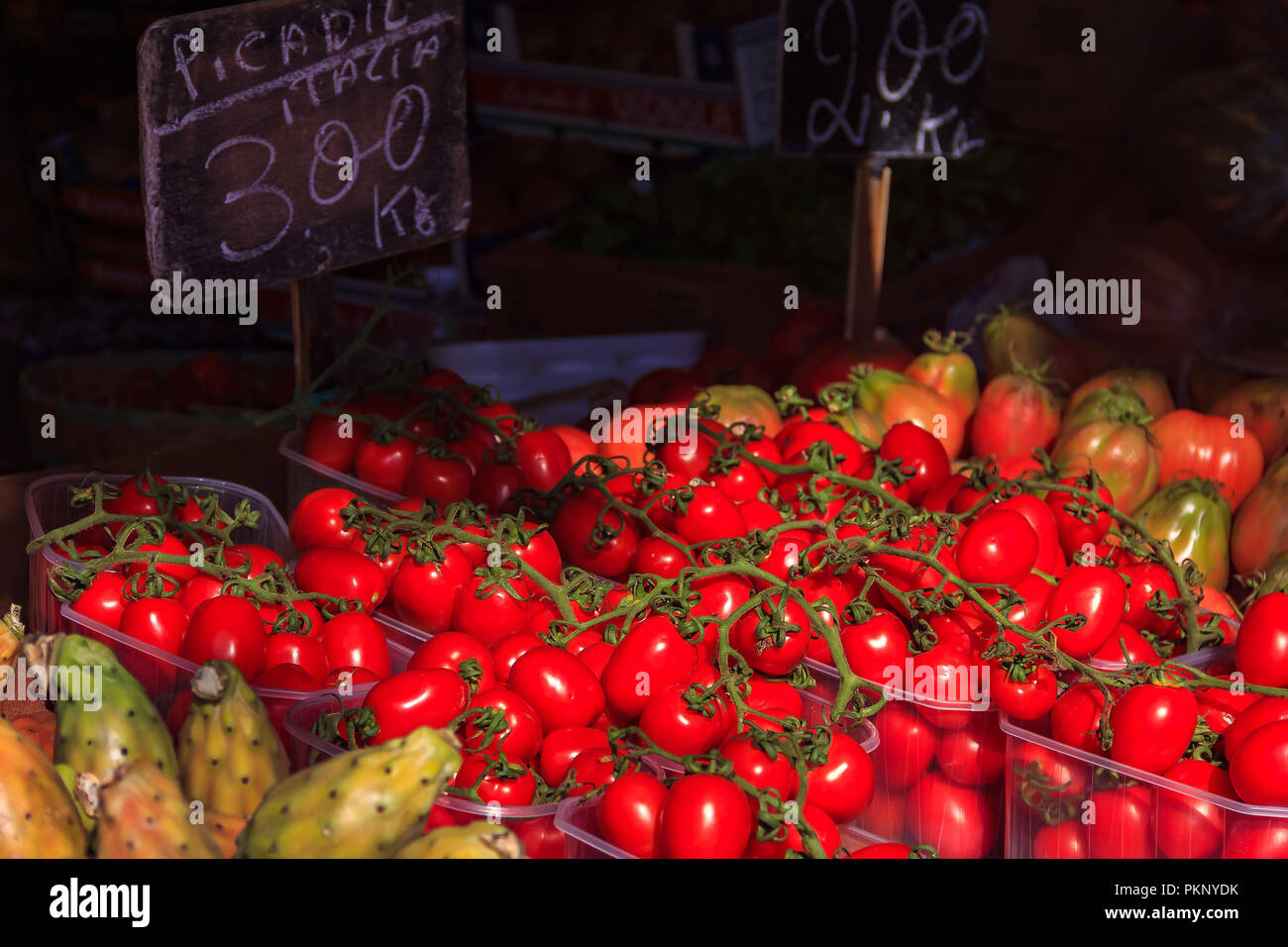Tomato Harvest Italy High Resolution Stock Photography and Images - Alamy