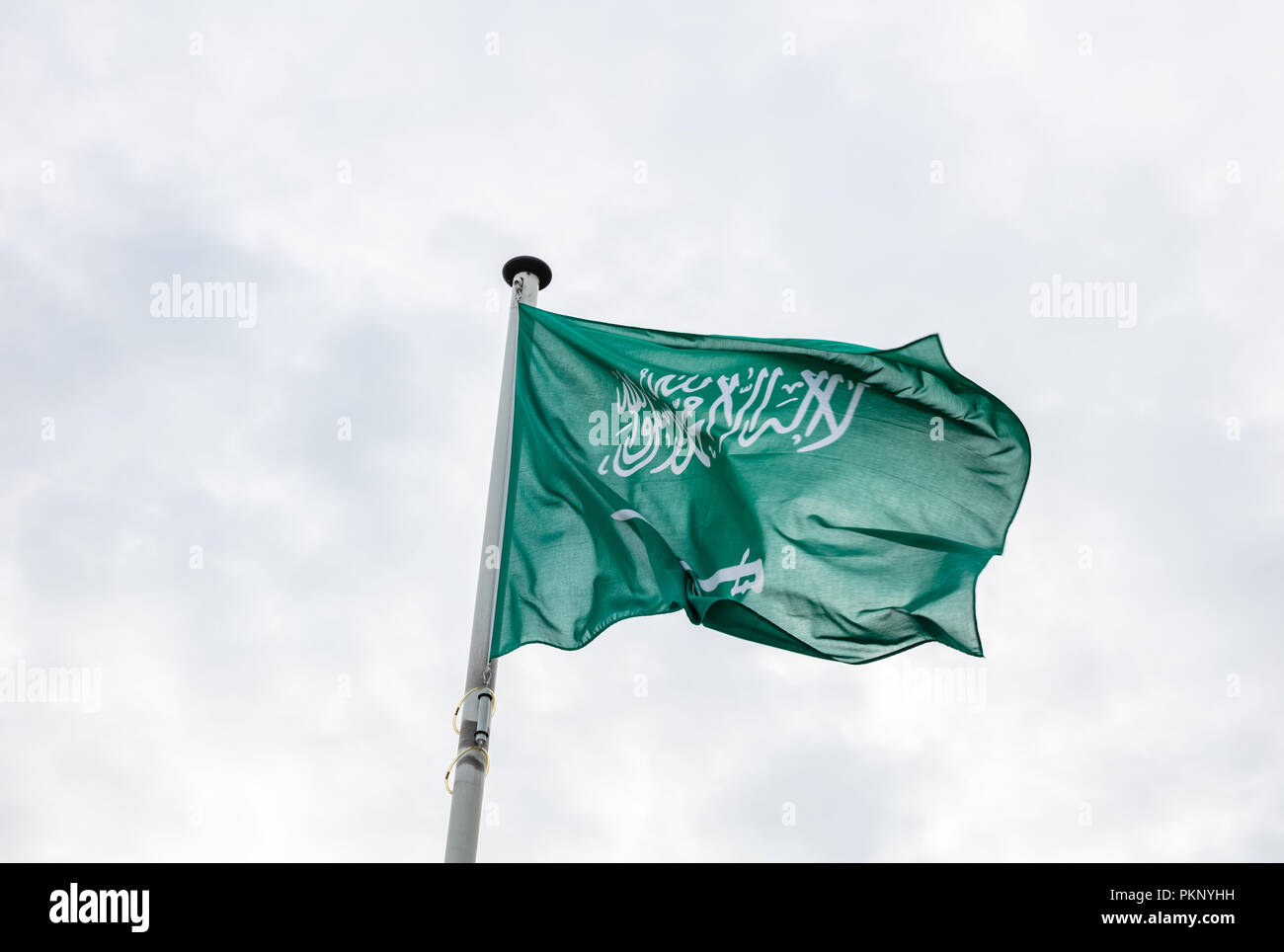 Saudi arabian flag hi-res stock photography and images - Alamy