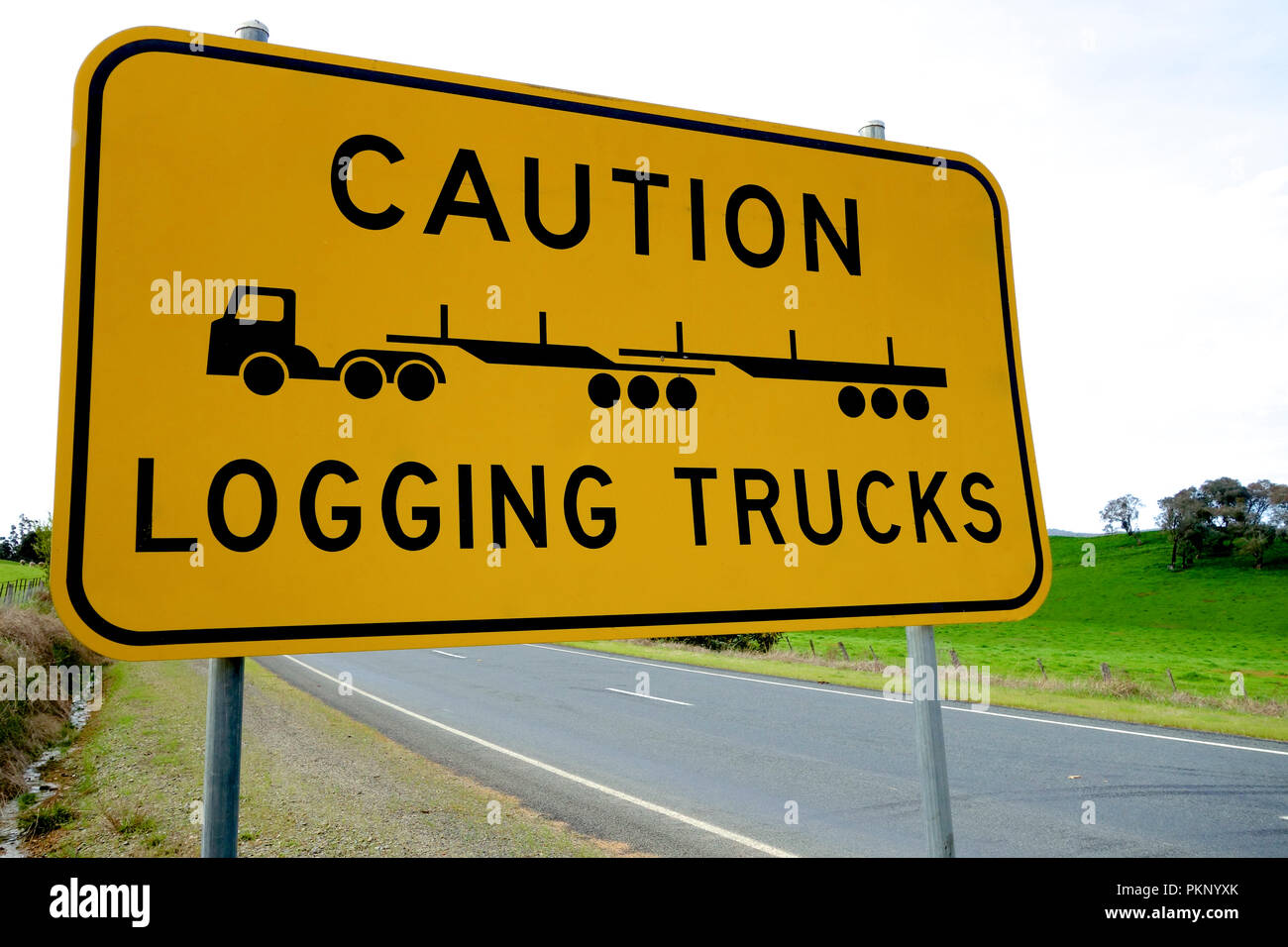 Logging trucks hi-res stock photography and images - Alamy