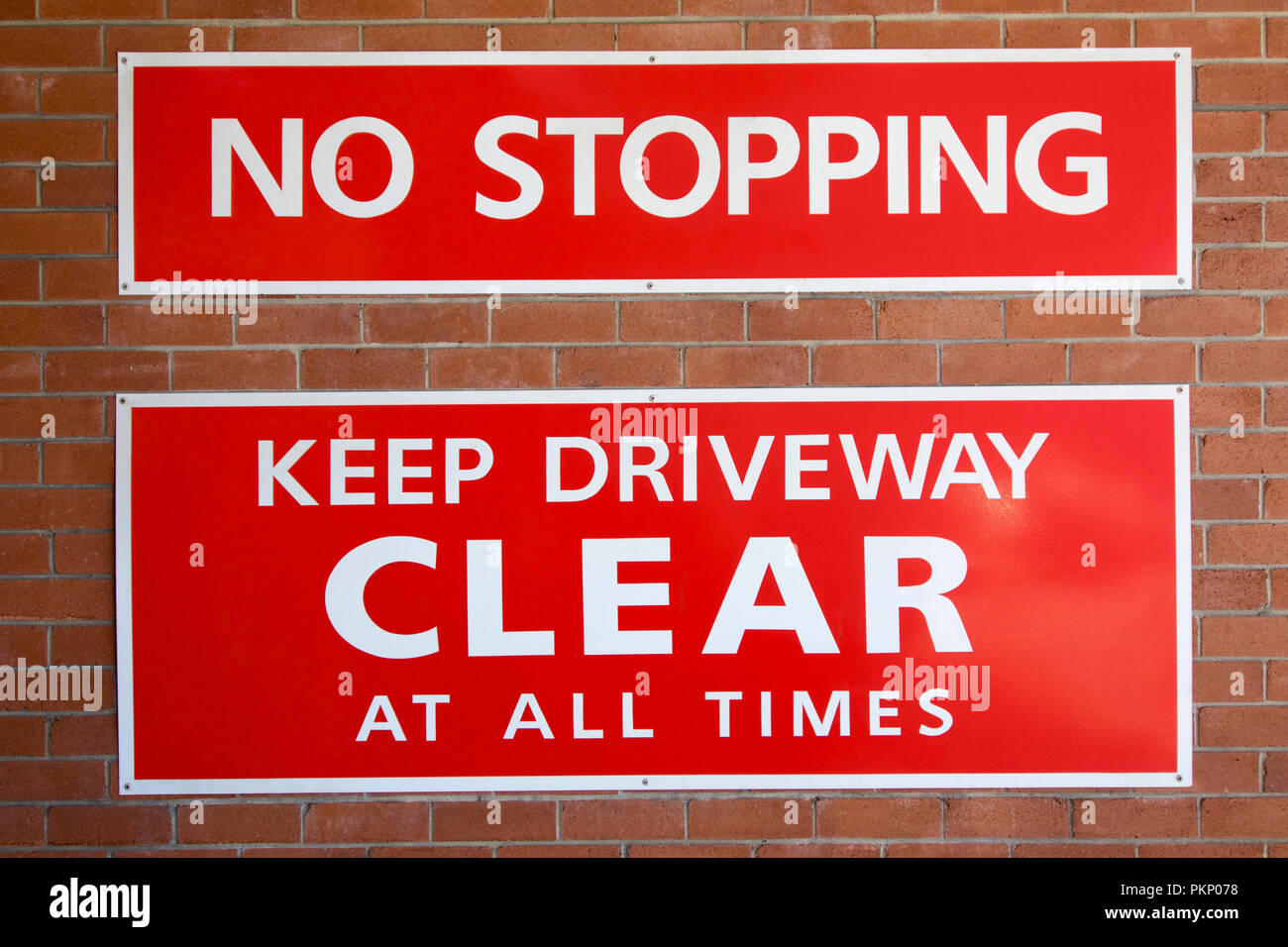No Stopping Keep Driveway Clear at all Times sign Stock Photo - Alamy