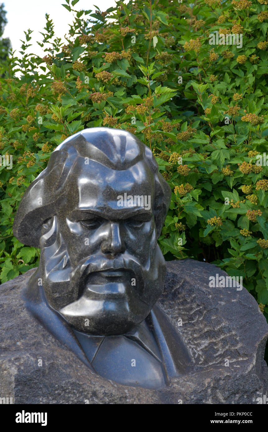 Marx Statue in Sculpture Cemetery, in Gorsky Park, Moscow, Russia Stock ...
