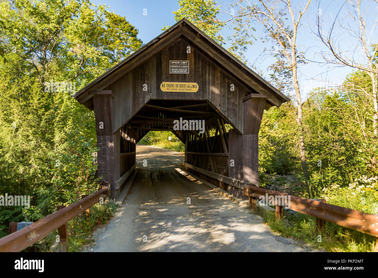 Gold brook bridge vermont hi-res stock photography and images - Alamy