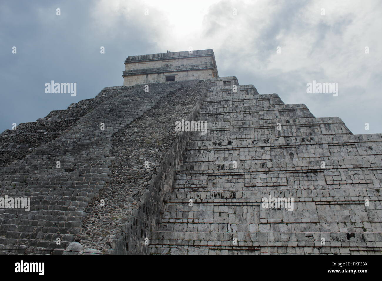 Chichén Itzá archaeological site with its splendid structures Stock ...