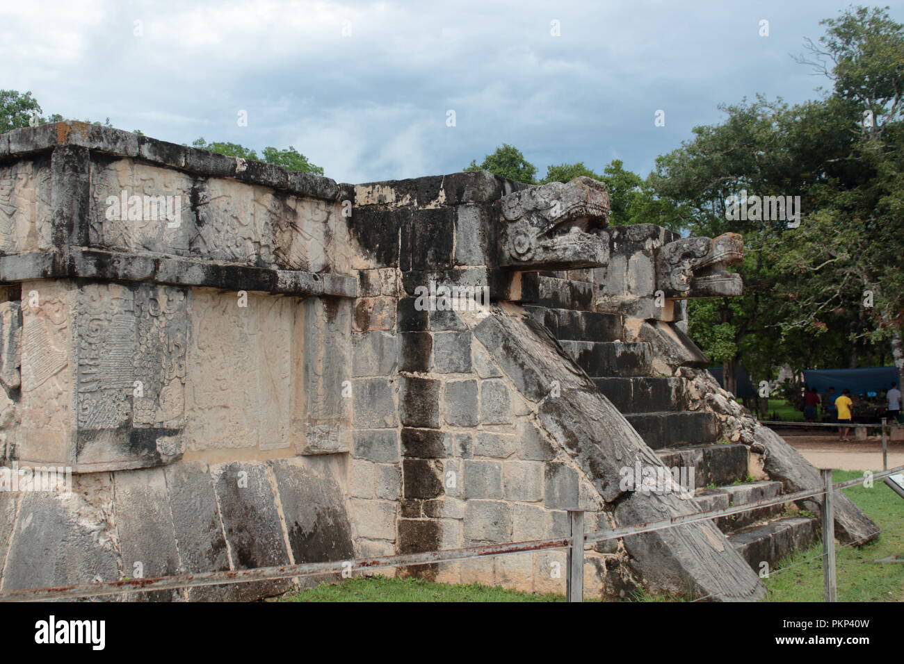 Chichén Itzá archaeological site with its splendid structures Stock ...