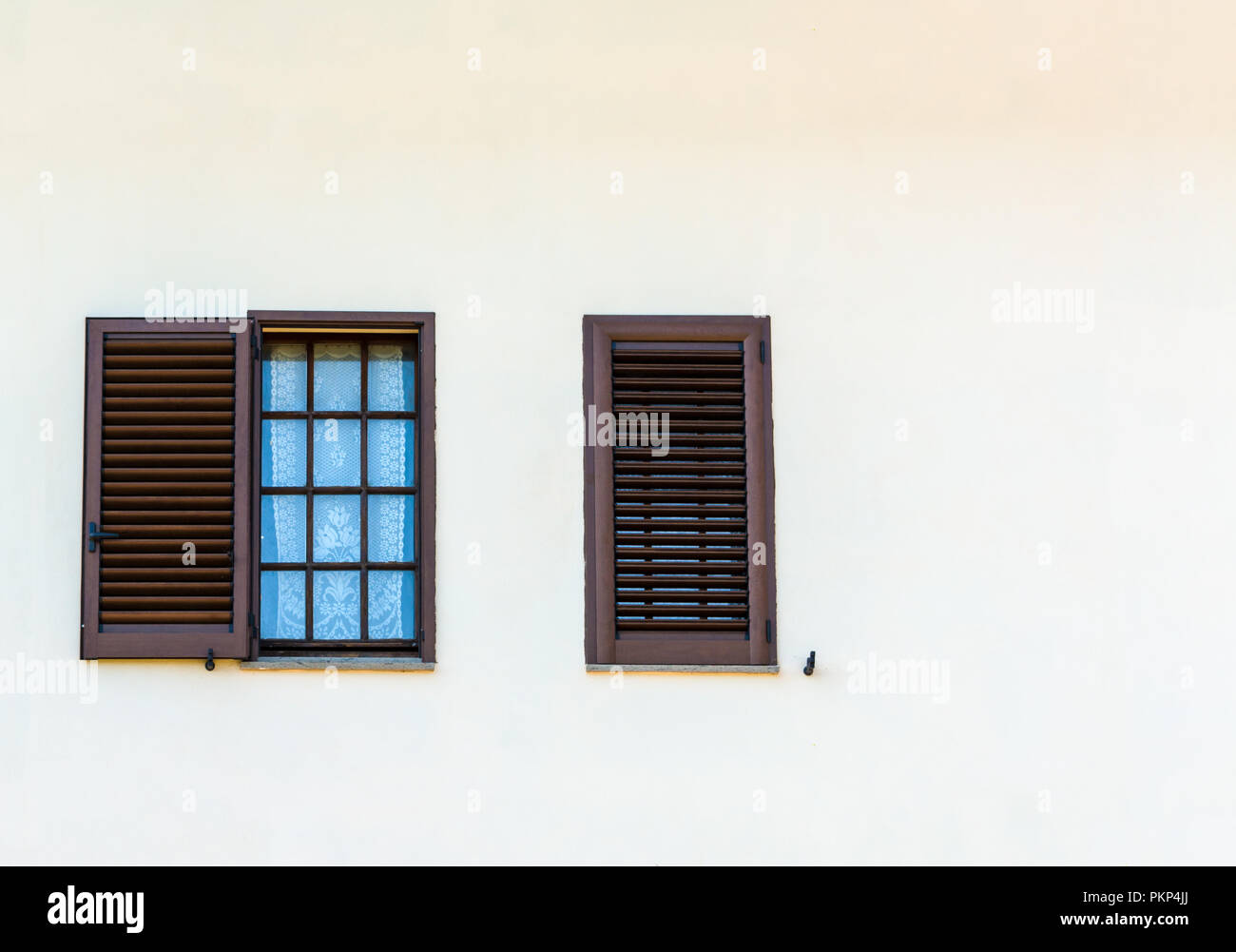 Brown shutter hi-res stock photography and images - Alamy