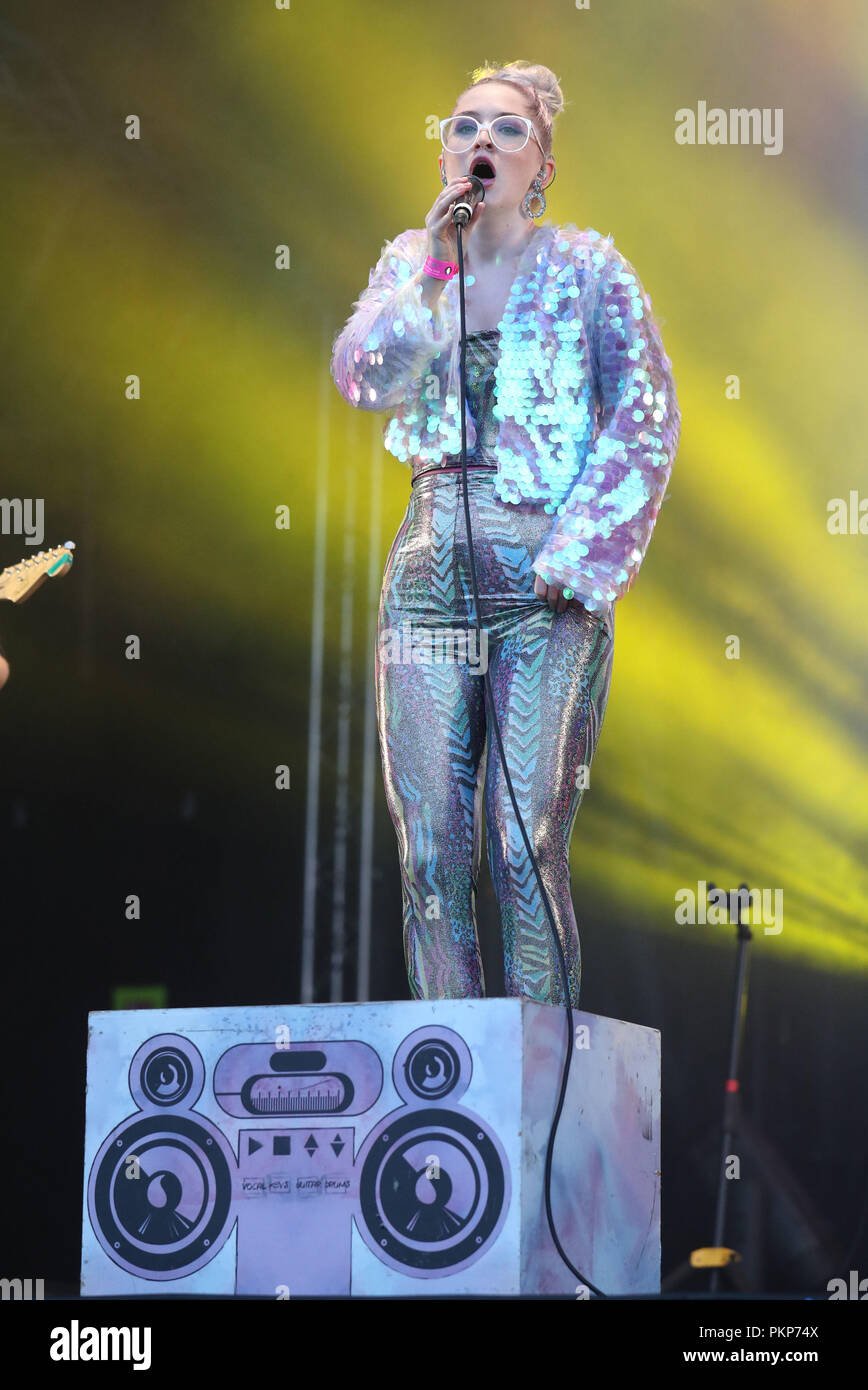 Be Charlotte performing at the 3D festival at Slessor Gardens in Dundee ...
