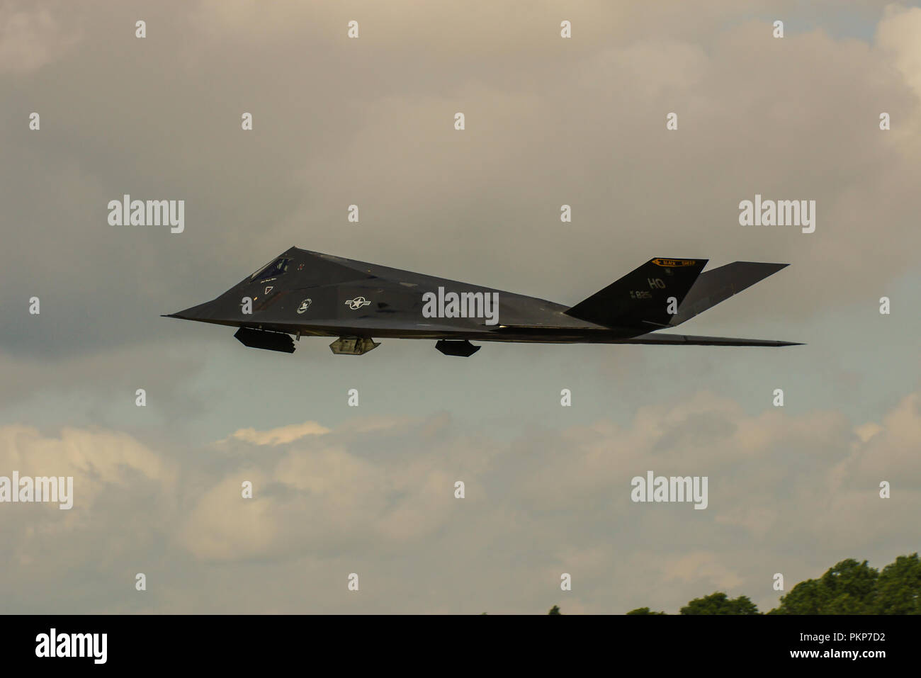 Lockheed F-117 Nighthawk stealth fighter, twin-engine stealth attack ...