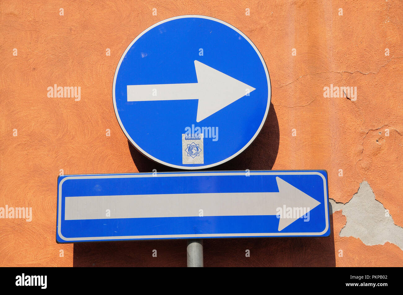 Italy, Veneto, Lake Garda, one way road sign Stock Photo - Alamy