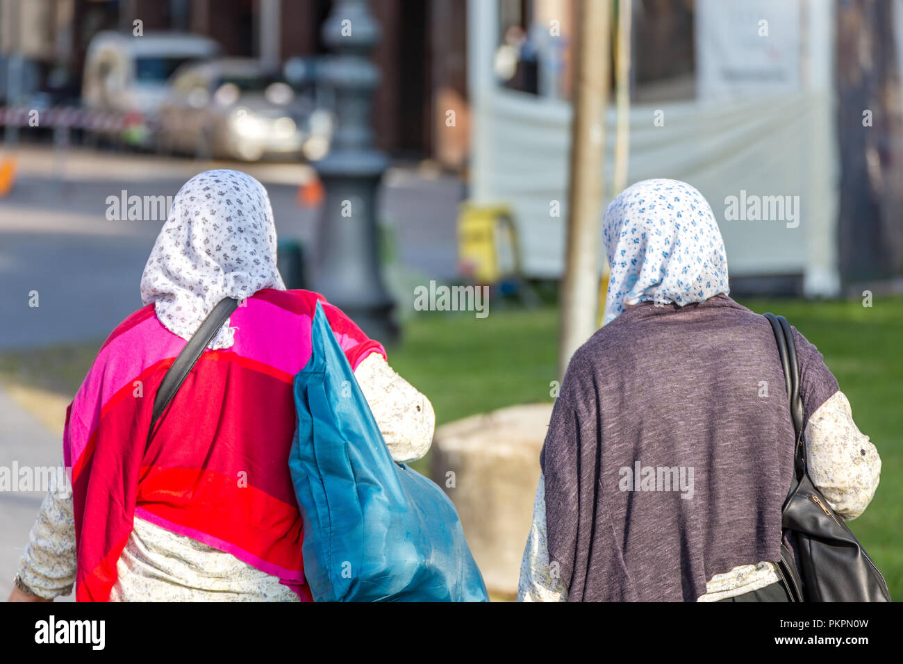 Arab women walking hi-res stock photography and images - Alamy
