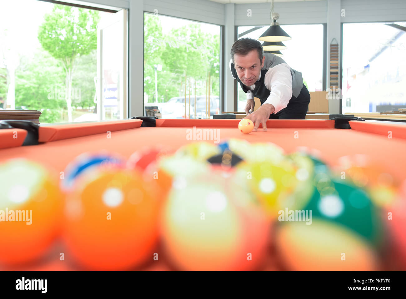 Cue ball breaking billiard balls hi-res stock photography and images ...