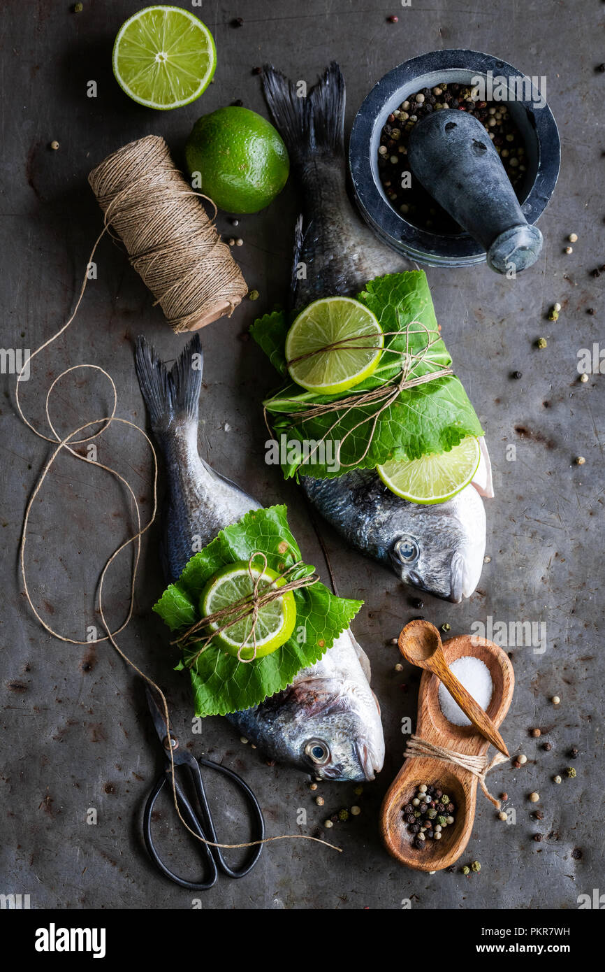 Preparing whole fish with salt and pepper Stock Photo - Alamy