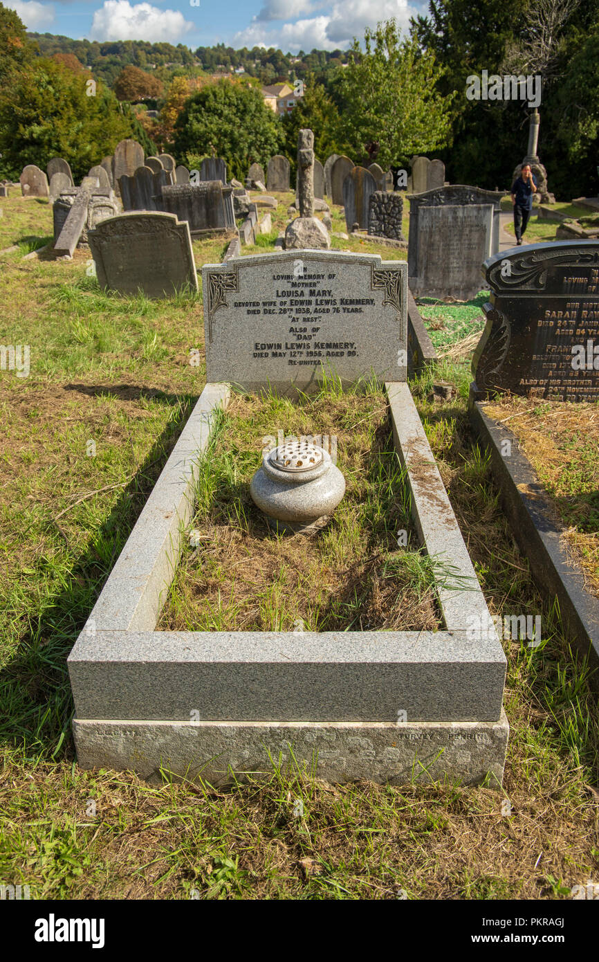 The Grave of Louisa Mary Kemmery 1938 at Locksbrook Cemetery, Bath ...
