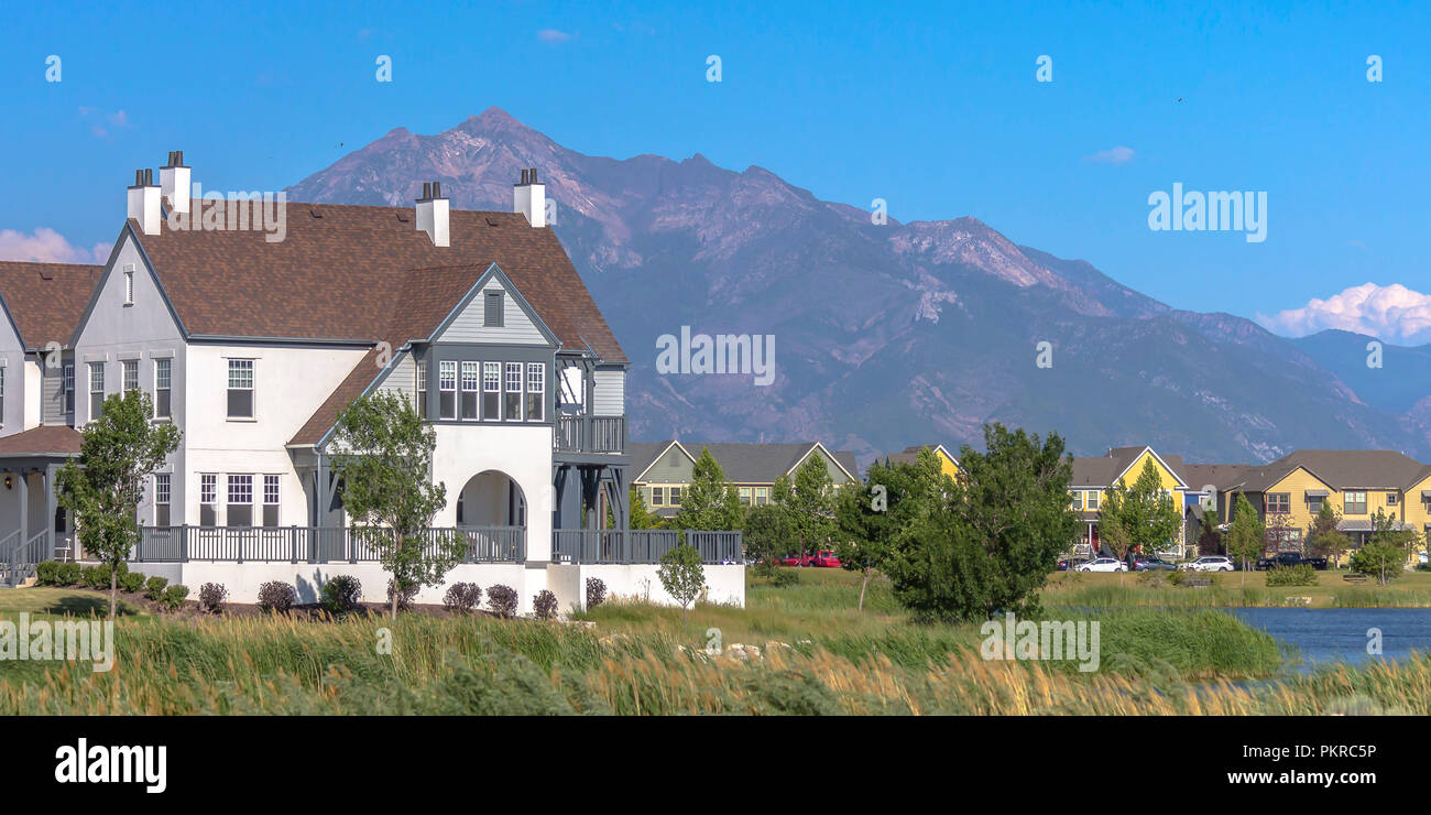 Beside Garage Building High Resolution Stock Photography and Images - Alamy