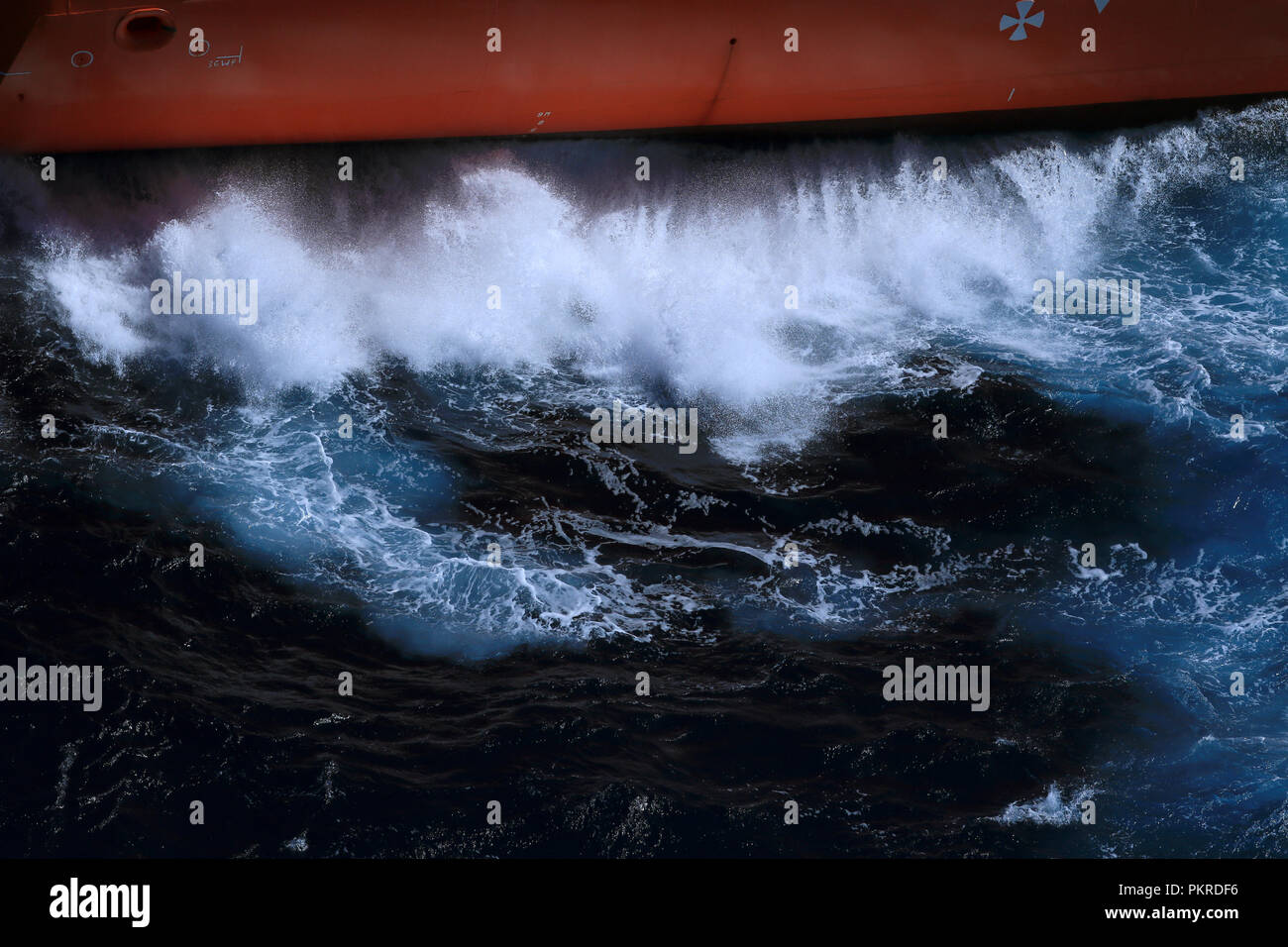 Wave hit ship hi-res stock photography and images - Alamy