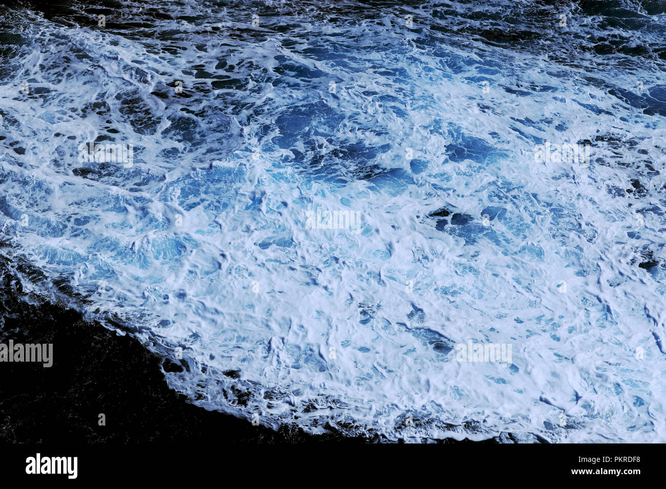 Wave hitting boat hi-res stock photography and images - Alamy