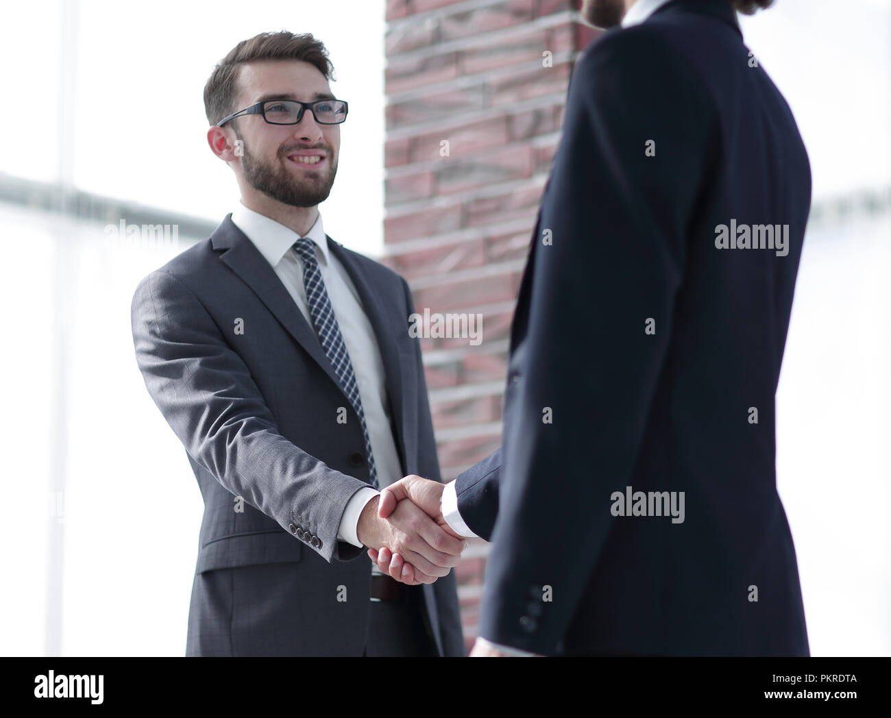 closeup.handshake financial partners Stock Photo - Alamy