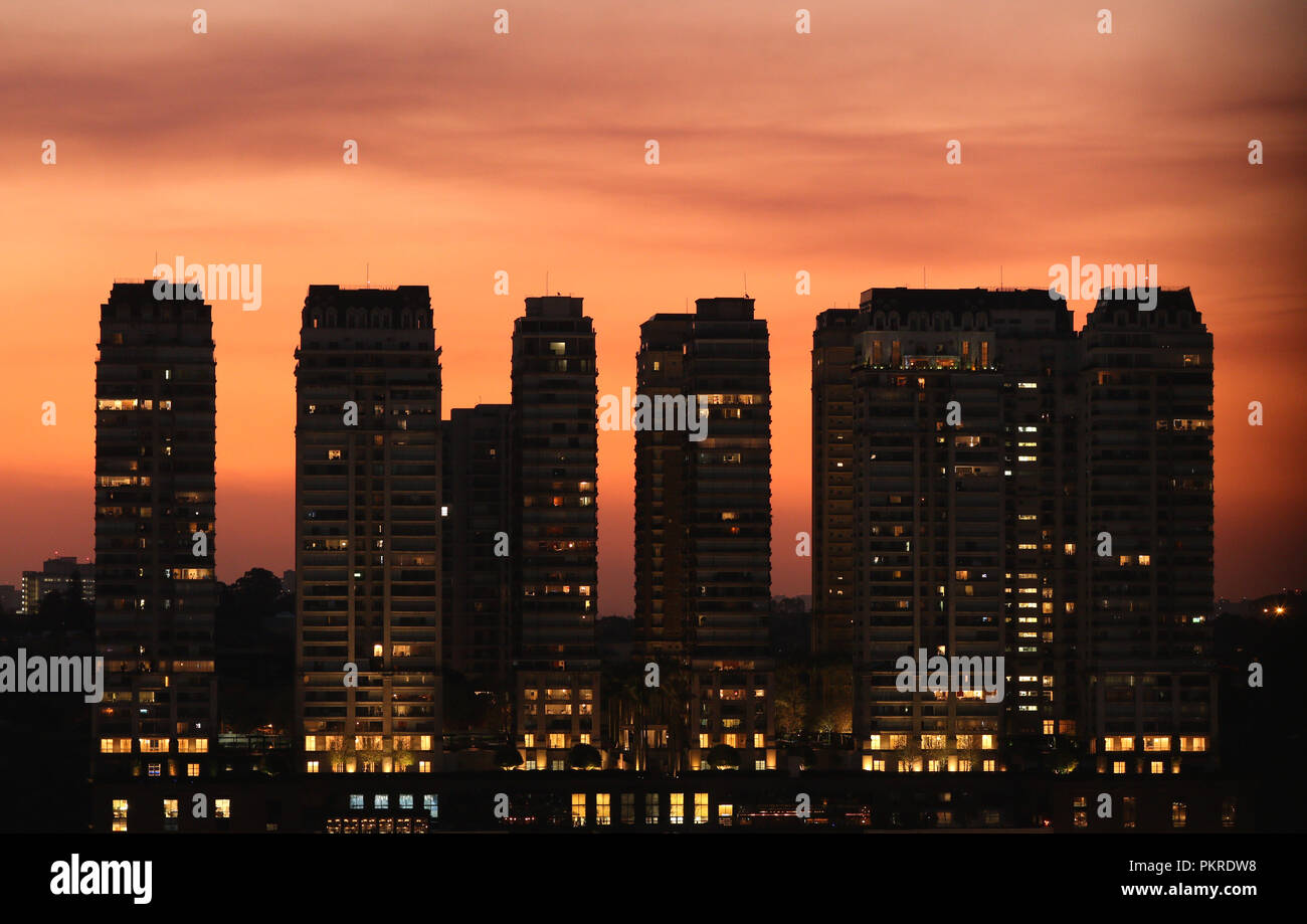 Sunrise between buildings Stock Photo - Alamy