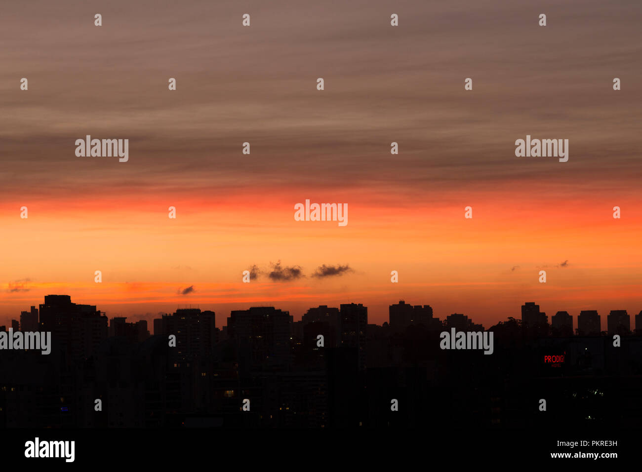 Beautiful sunset between buildings hi-res stock photography and images ...