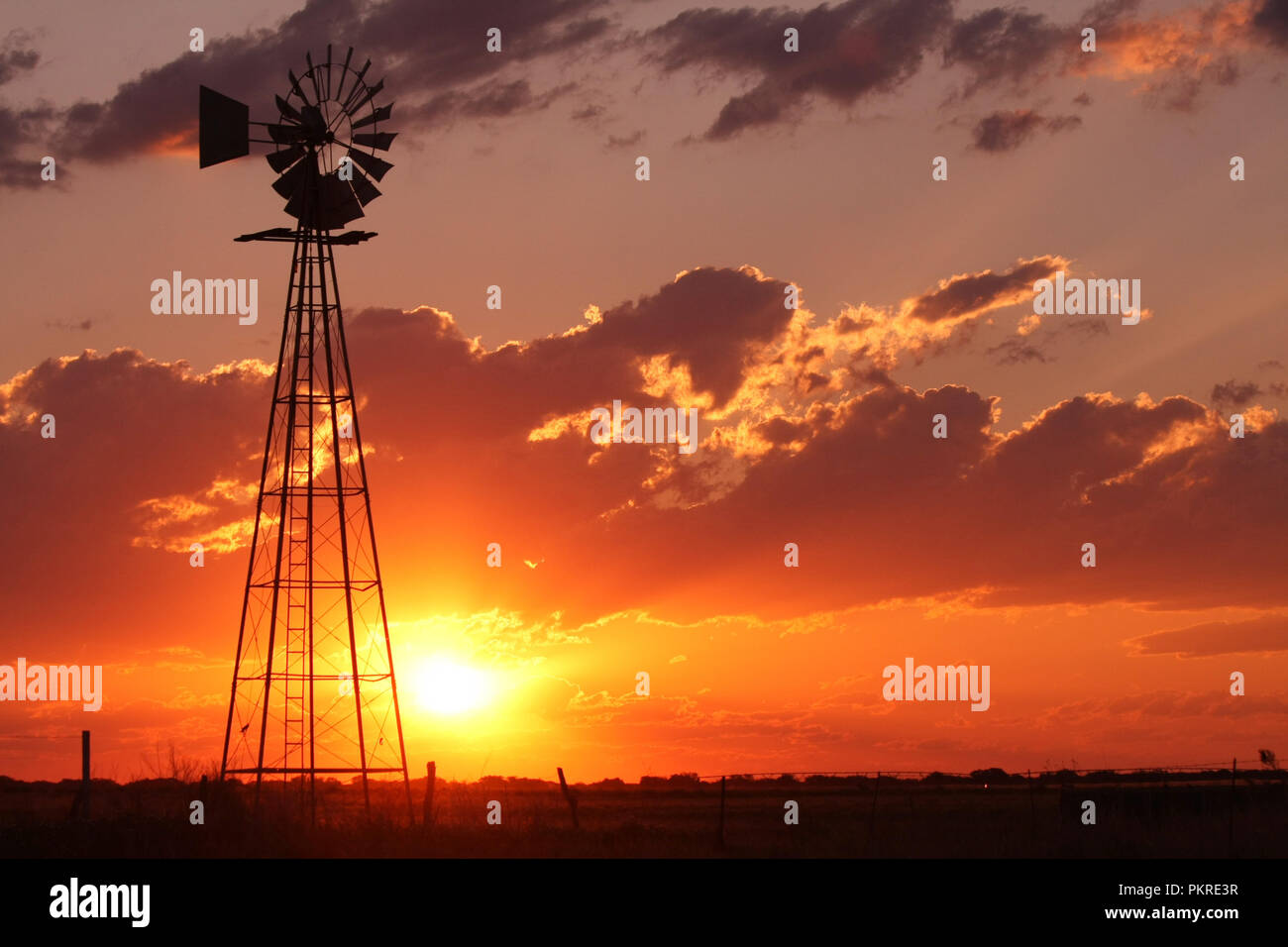 Country sunset windmill hi-res stock photography and images - Alamy