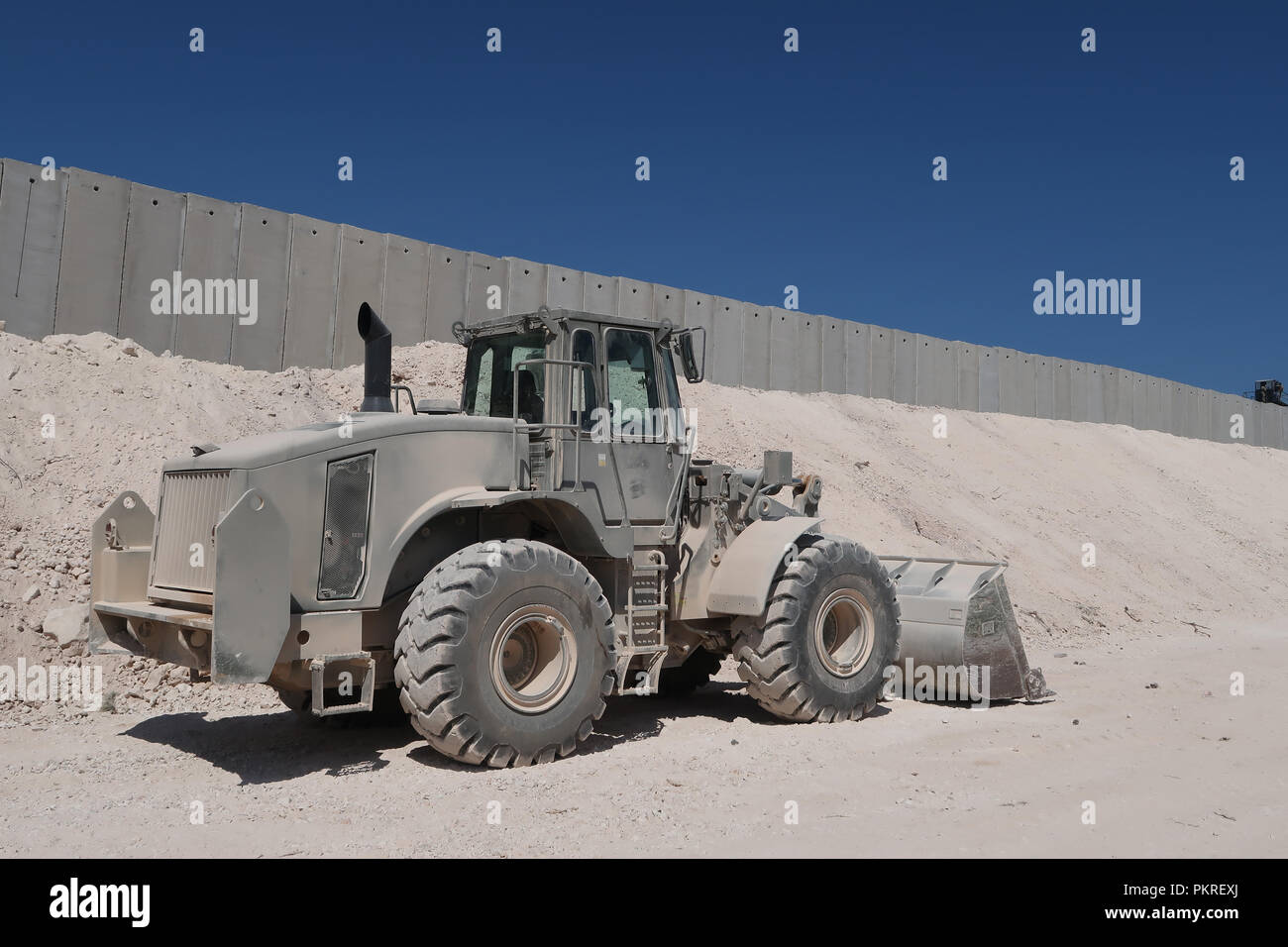 Israeli military bulldozer hi-res stock photography and images - Alamy
