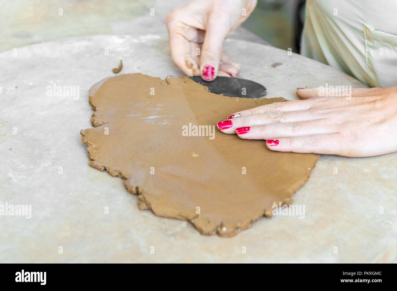 Clay artists hands hi-res stock photography and images - Alamy