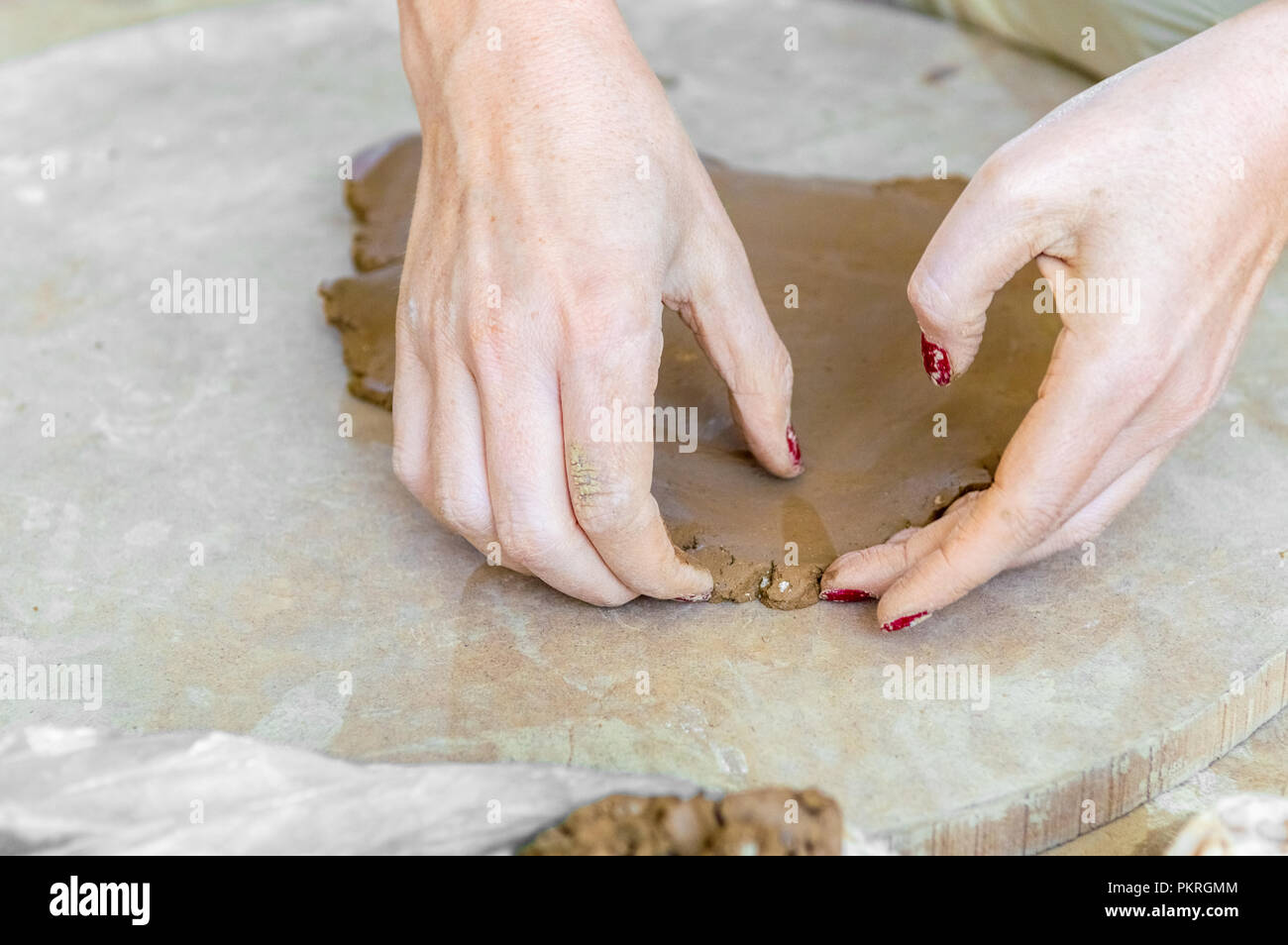Clay artists hands hi-res stock photography and images - Alamy