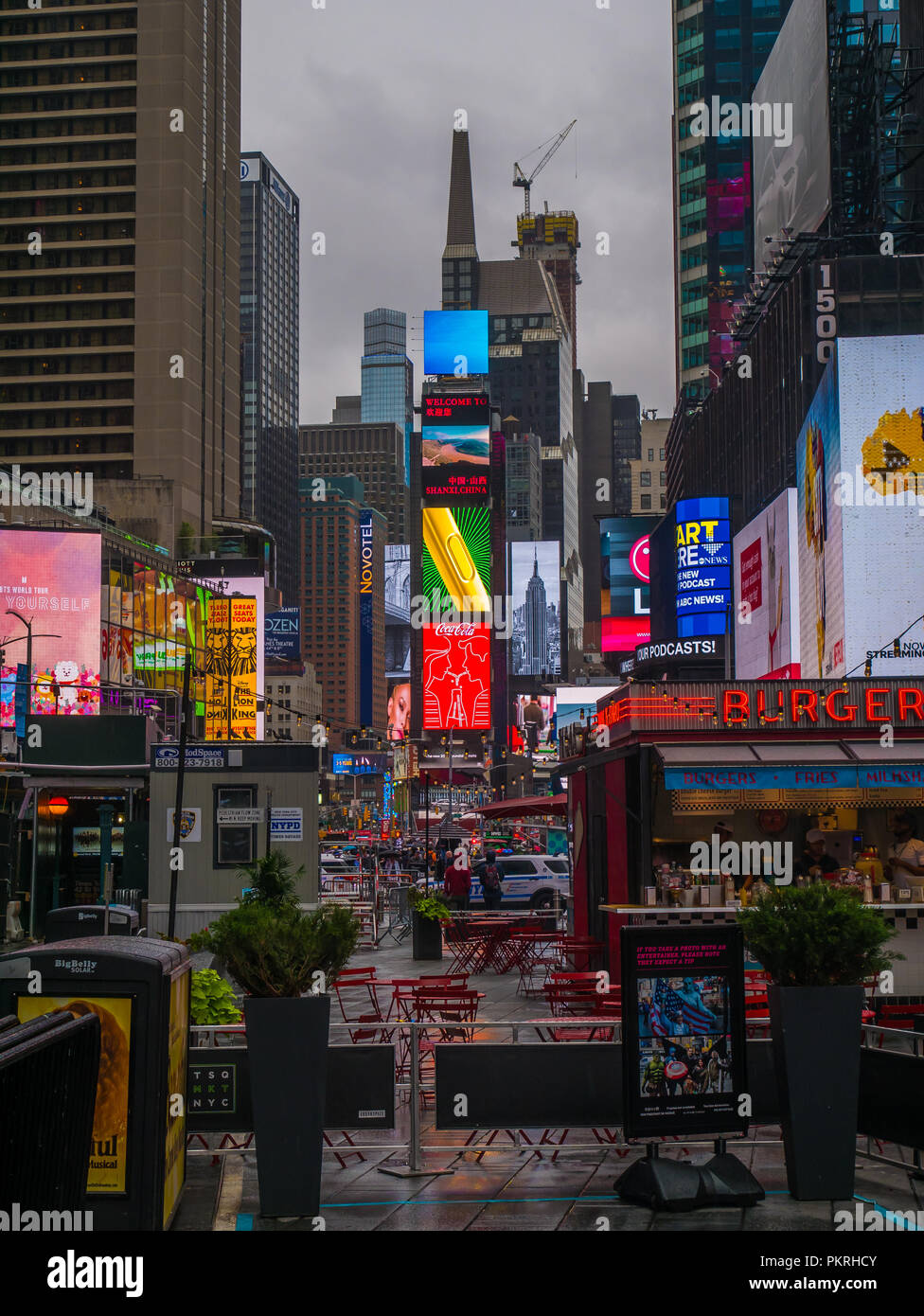 Billboards new york hi-res stock photography and images - Alamy