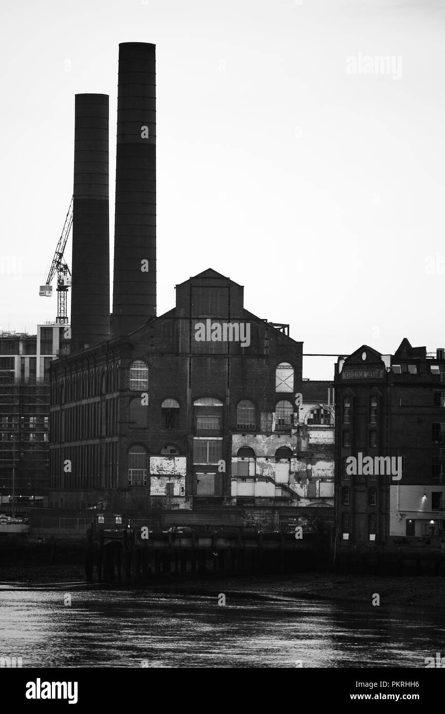 London abandoned derelict factory hi-res stock photography and images ...