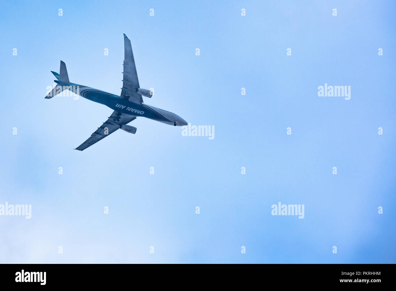 Underside of airplane Stock Photo - Alamy