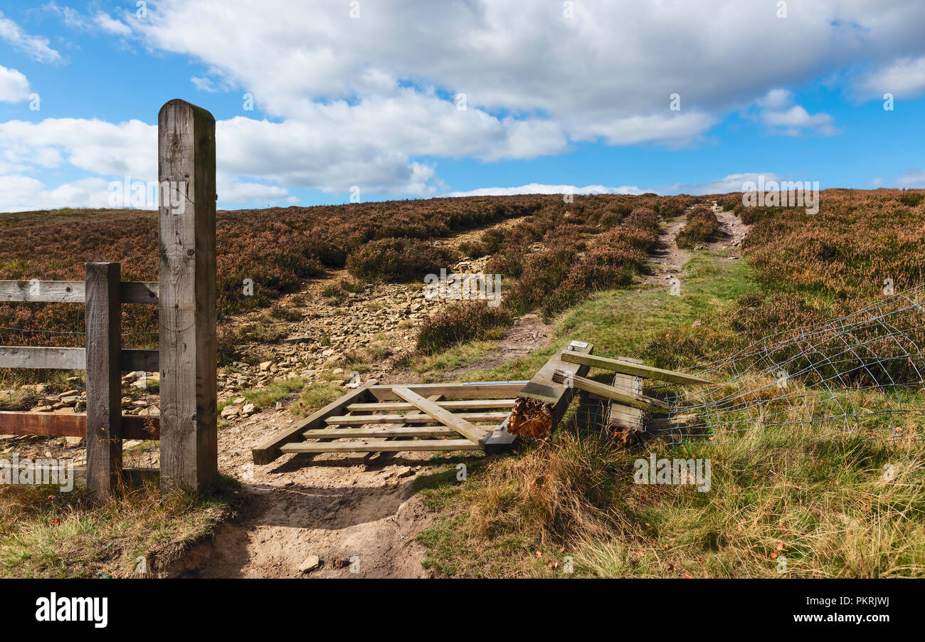 Broken gate fence hi-res stock photography and images - Alamy