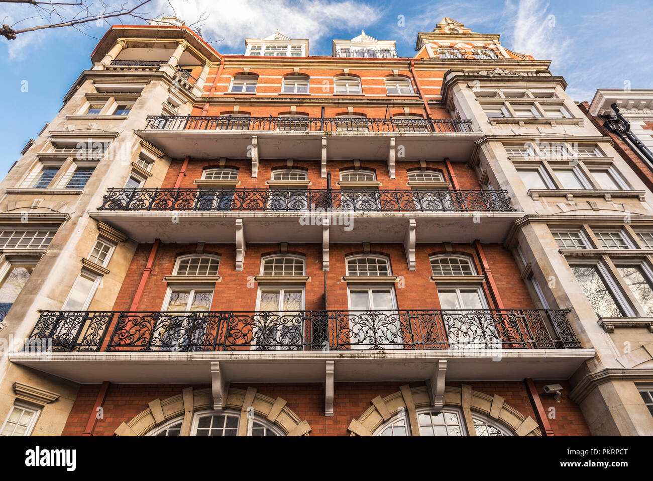 Classic london building hi-res stock photography and images - Alamy