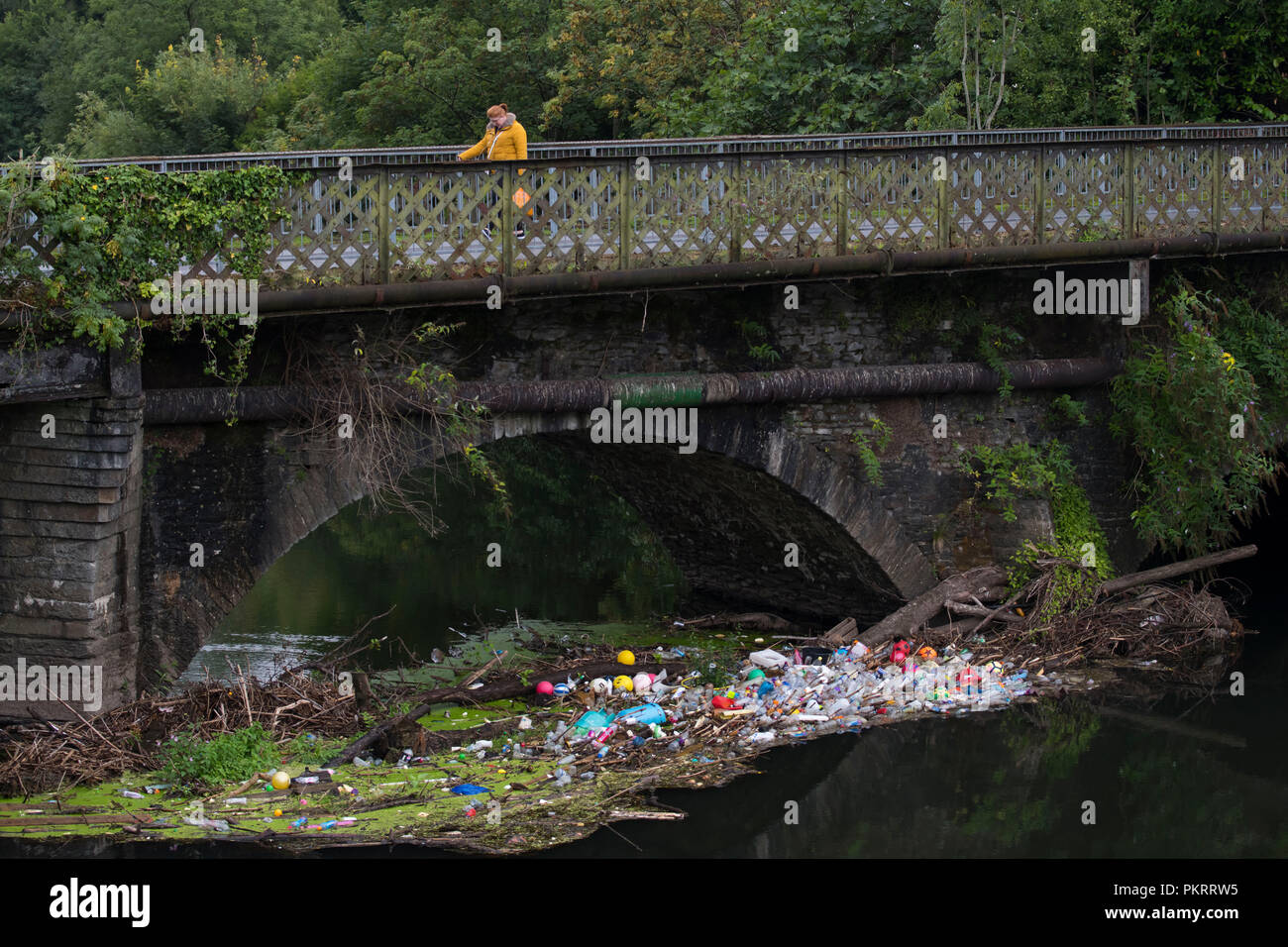 Plastic bottles and water pollution in the River Taff in Treforest ...