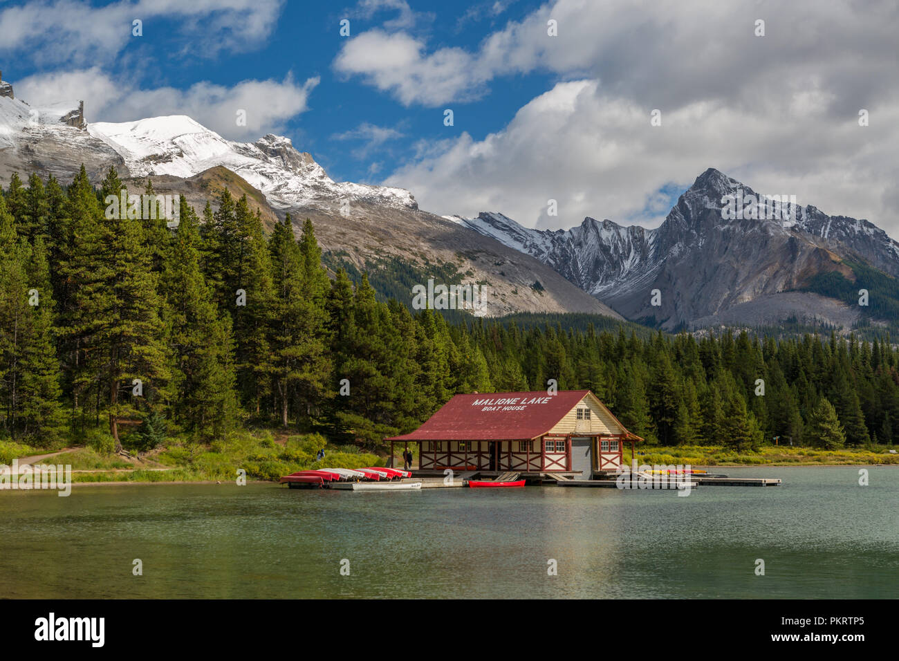 View turquoise maligne lake hi-res stock photography and images - Alamy