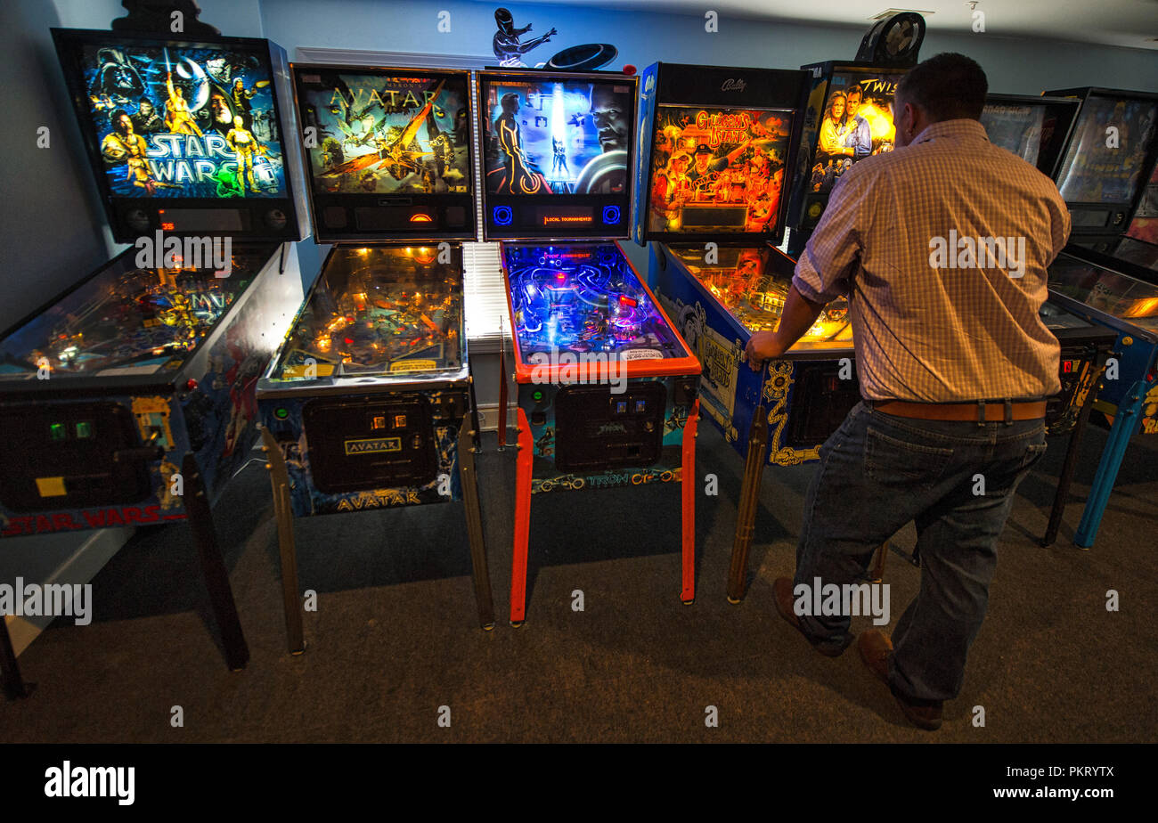 Pinball store hi-res stock photography and images - Alamy