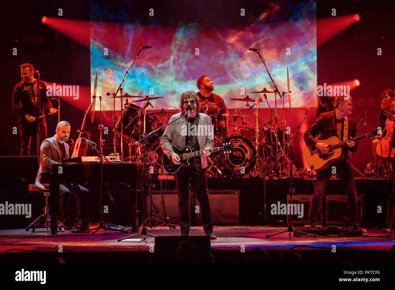 Jeff lynne elo hi-res stock photography and images - Alamy